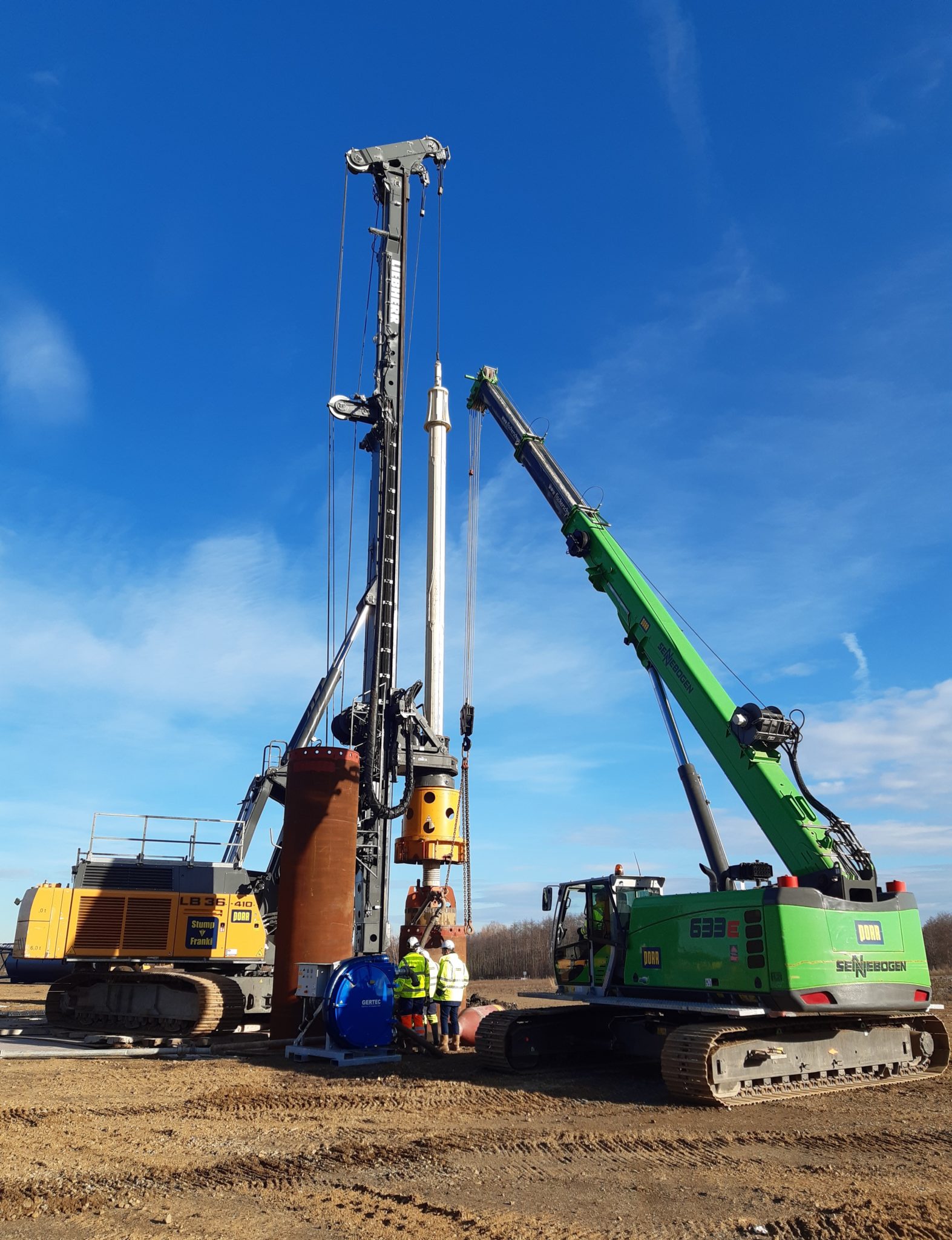 Schlitzwand-Errichten und Kippenboden-Untersuchungen am zukünftigen ...