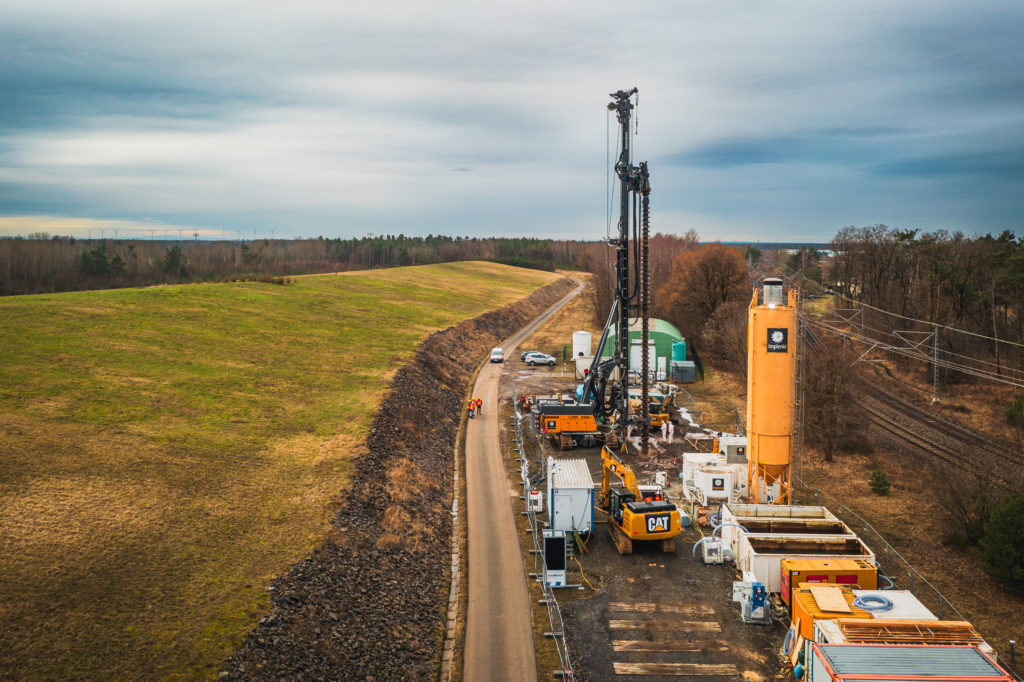LMBV lässt in Probefeld eine Dichtwand an der Abproduktenhalde Terpe ...